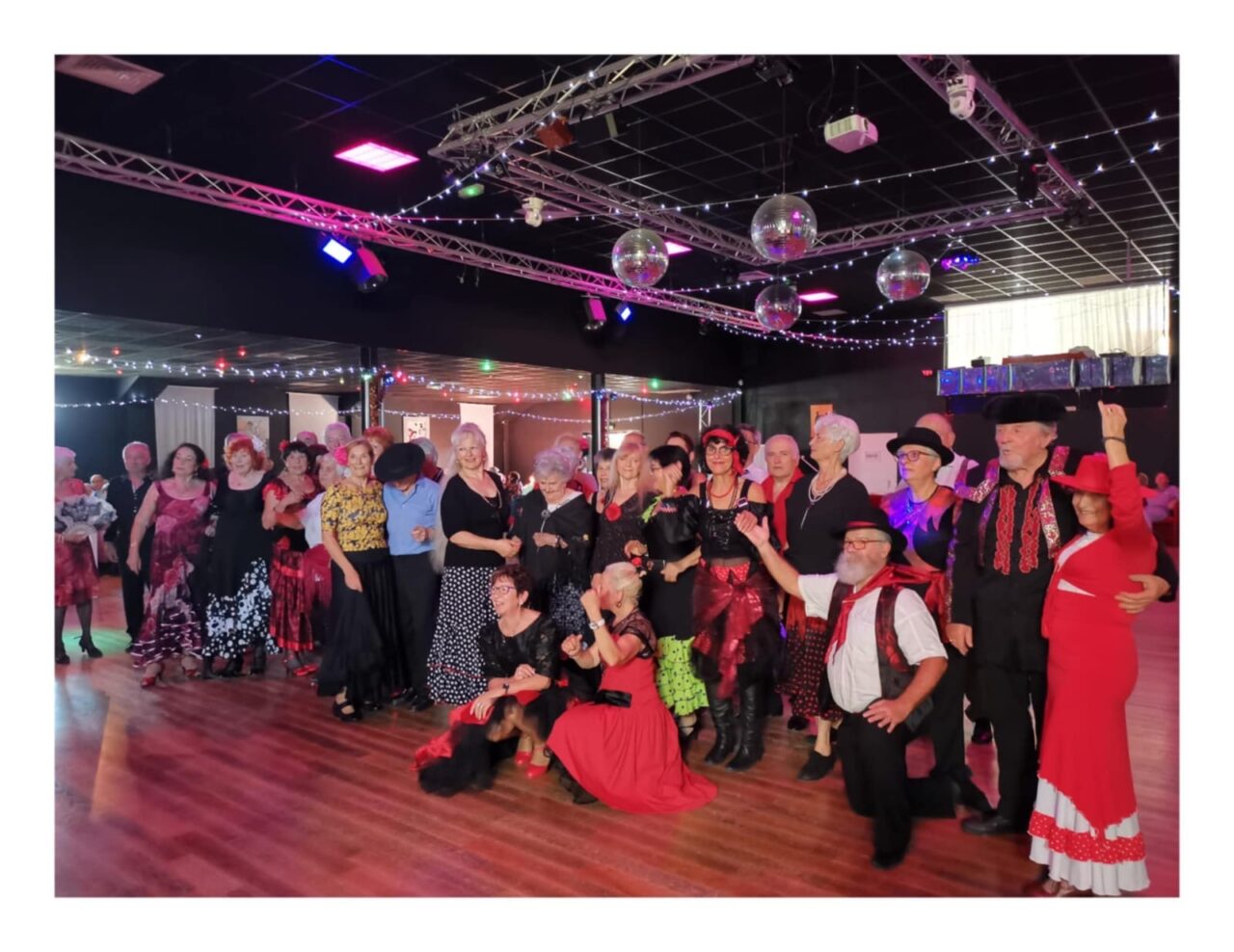 Le Bal - Dancing | Dancing à Villeneuve de Rivière